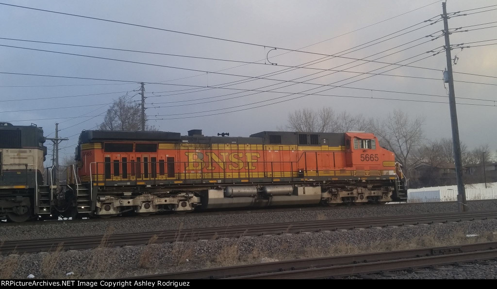 BNSF 5665